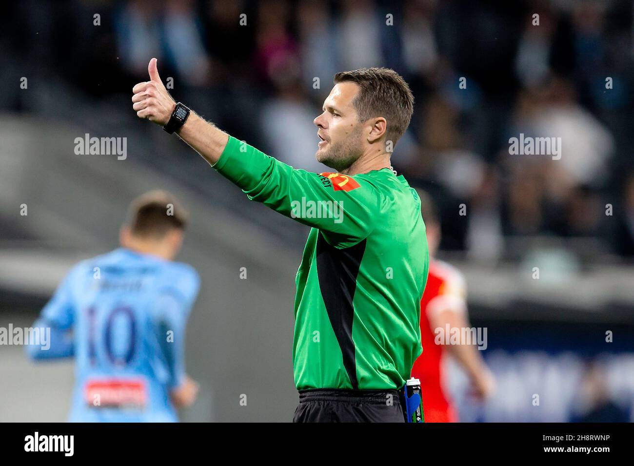 Referee Chris Beath gives thumbs up (Photo by Damian Briggs/ Speed ...