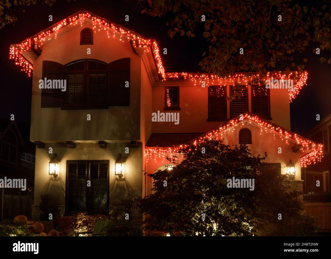 Christmas decorations house hi-res stock photography and images - Alamy
