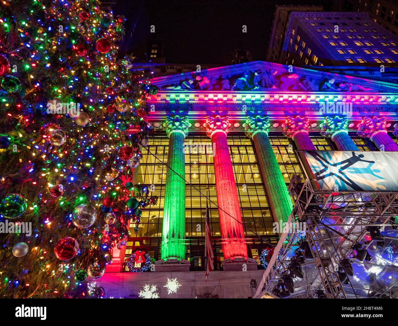 New York, New York, USA. 1st Dec, 2021. The 98th NYSE annual tree ...