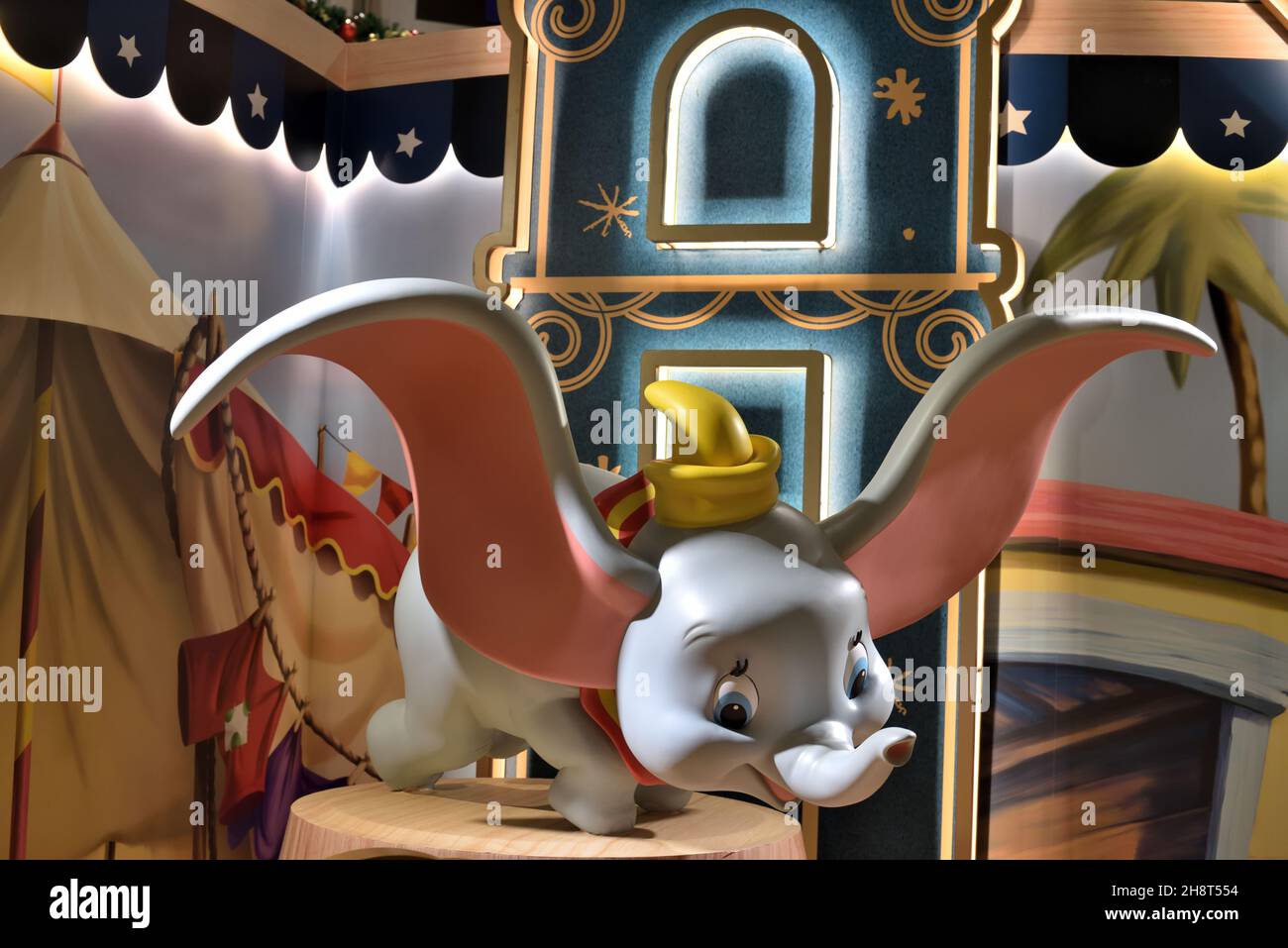 Dumbo disney hi-res stock photography and images - Alamy