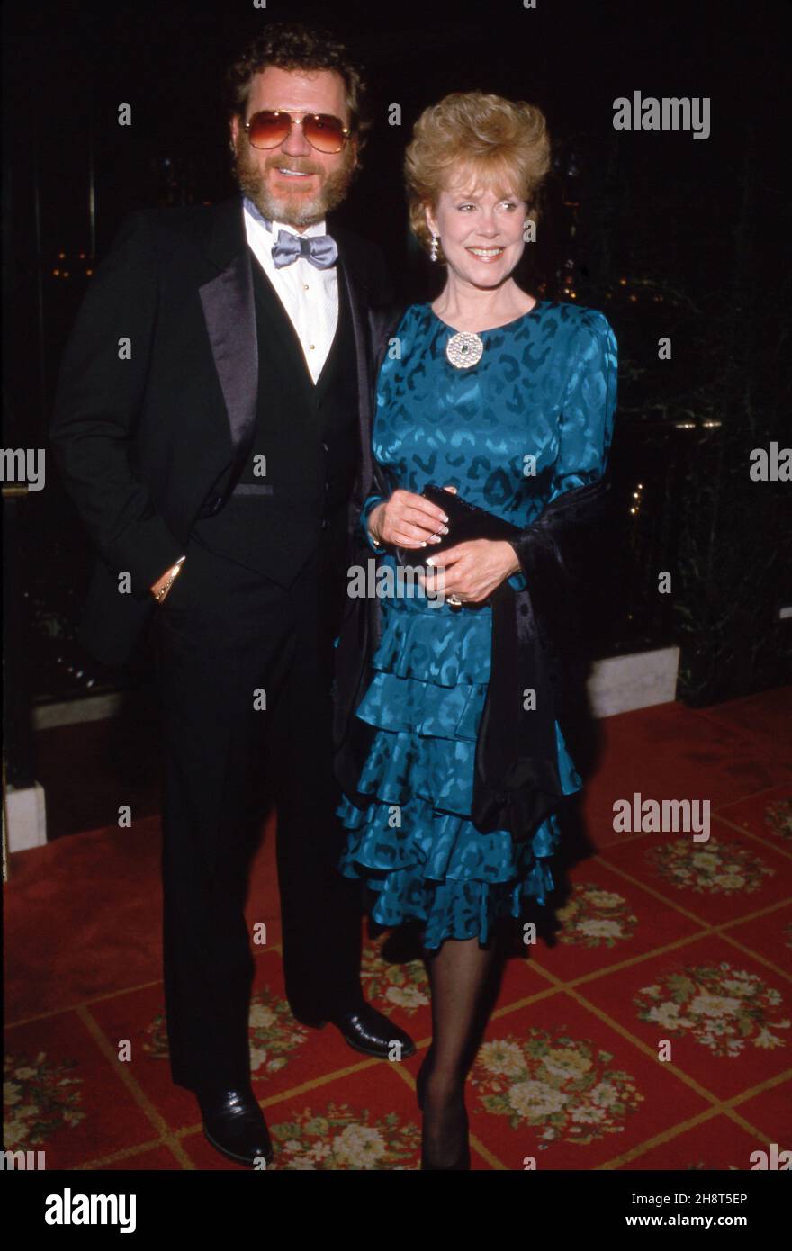 Elizabeth montgomery 1987 hi-res stock photography and images - Alamy