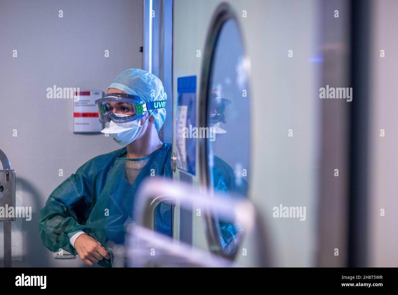 Rostock, Germany. 30th Nov, 2021. Nurse Anne-Marie Kalinowski comes out ...