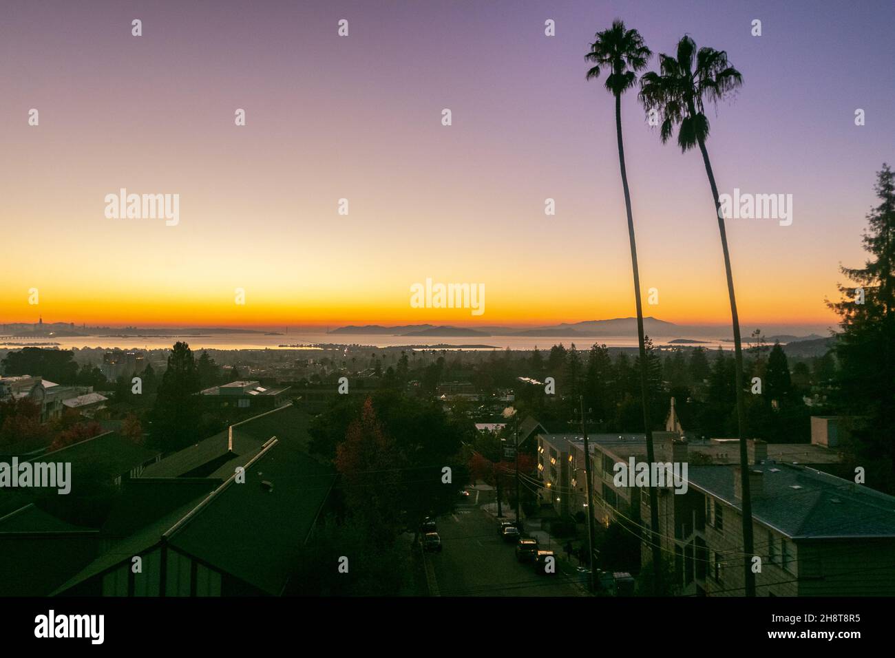 November 28, 2021: The sunset in the San Francisco Bay Area as viewed ...