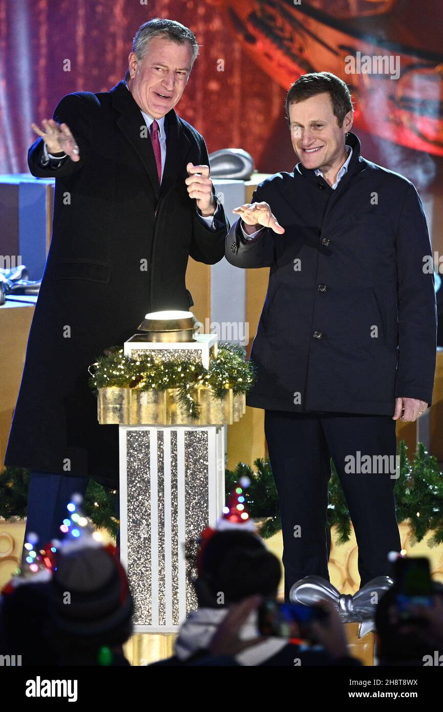 L R New York City Mayor Bill De Blasio And Rob Speyer Attend The 89th