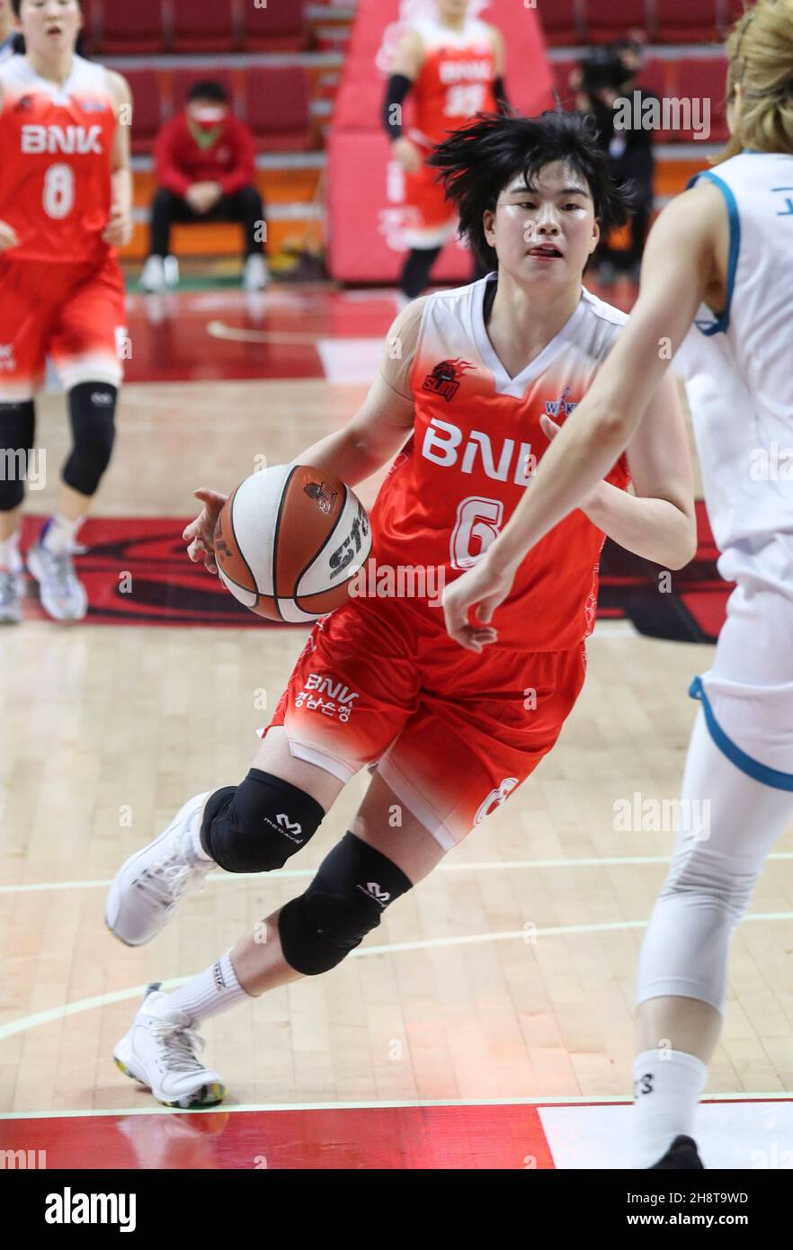 02nd Dec, 2021. Lee So-hee in action Lee So-hee (L) of the Busan BNK ...