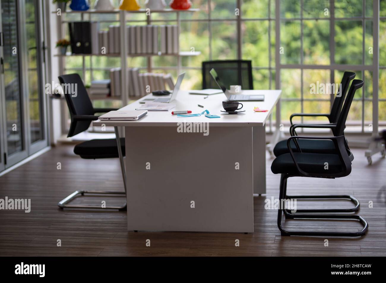 modern office with no body Stock Photo - Alamy