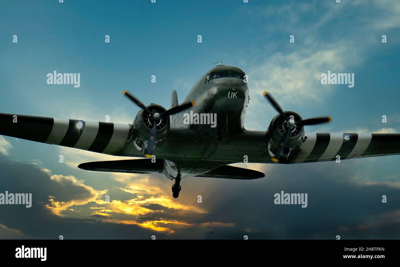 Douglas DC3 Dakota second world war transport in flight Stock Photo - Alamy