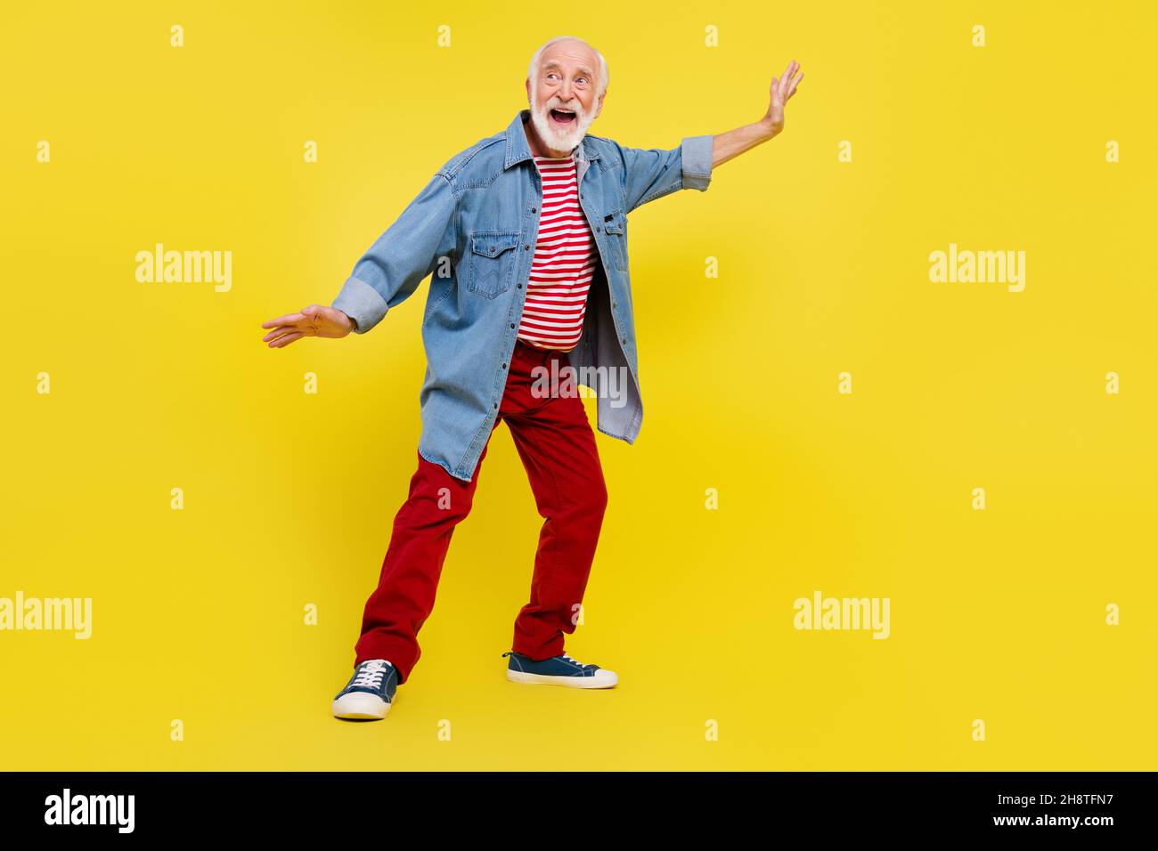 Full length body size view of attractive cheerful grey-haired man ...