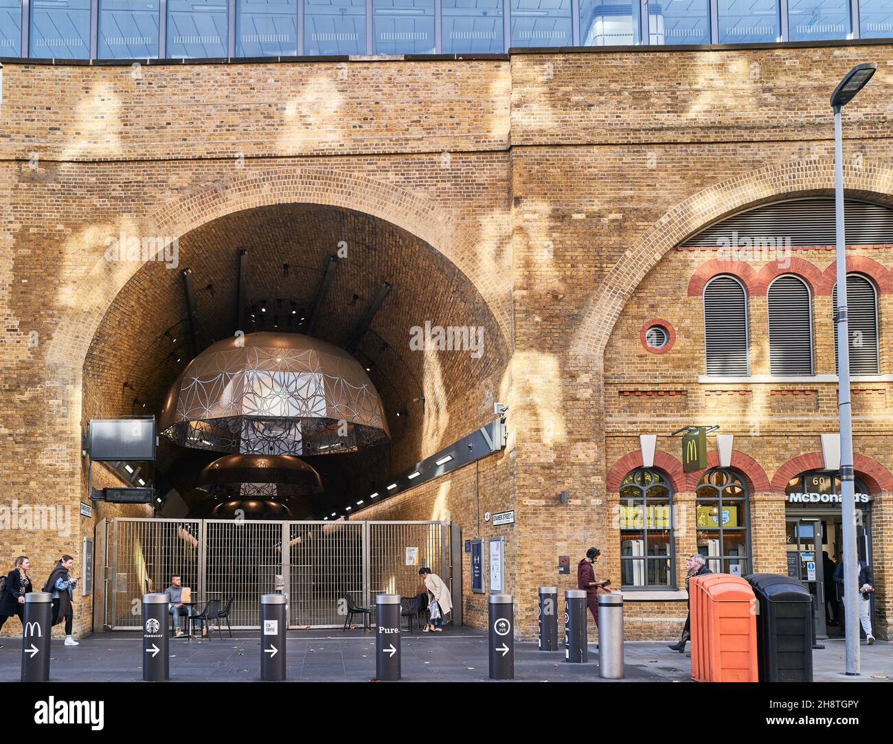 London bridge rail station hi-res stock photography and images - Alamy