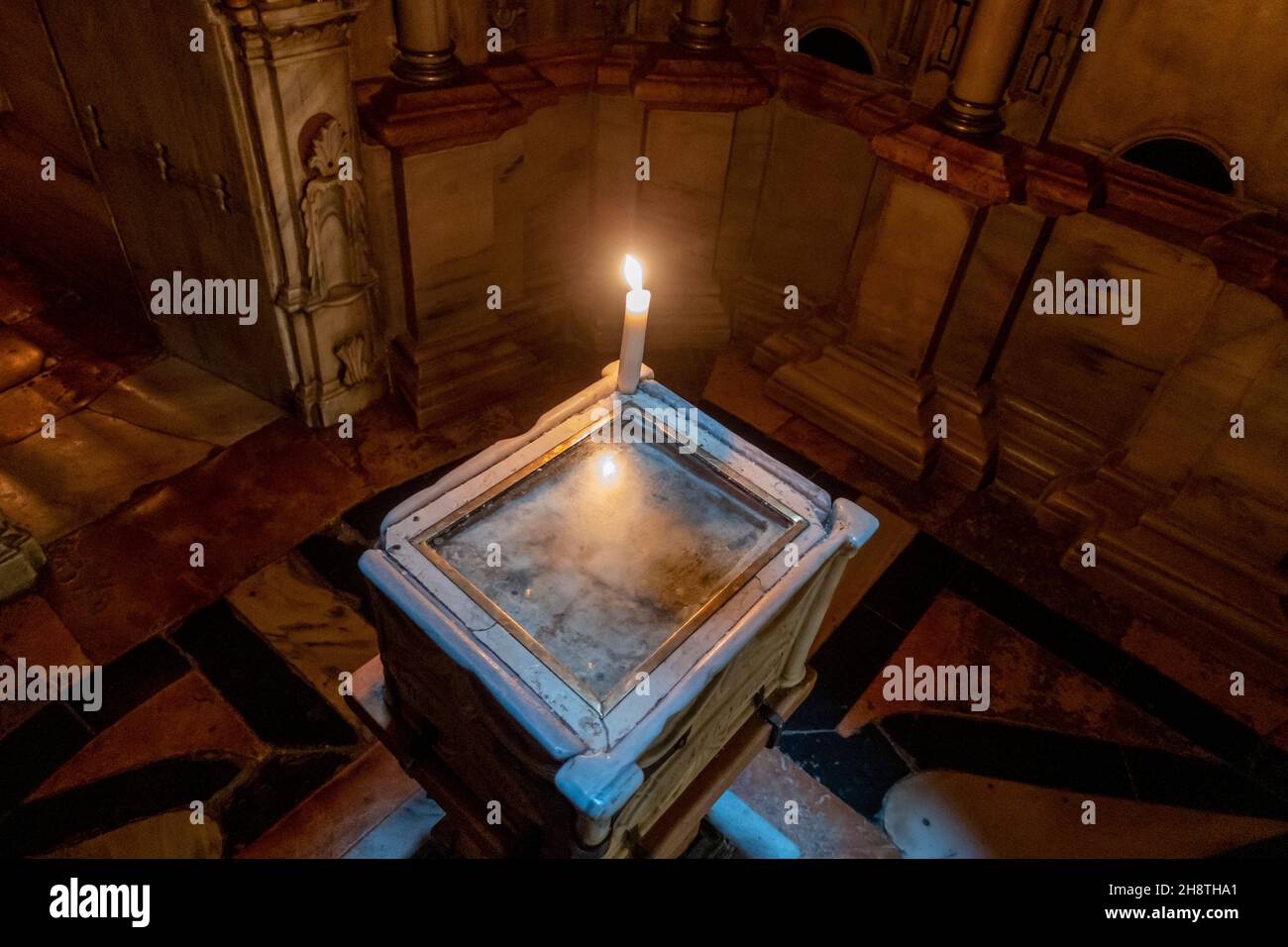 Jesus tomb angels hi-res stock photography and images - Alamy