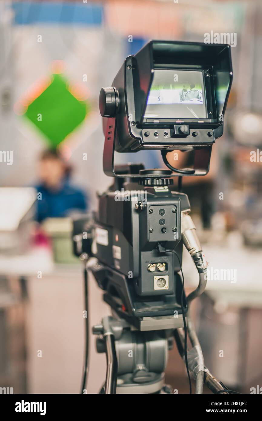 Behind the scene. Film camera in film studio Stock Photo - Alamy