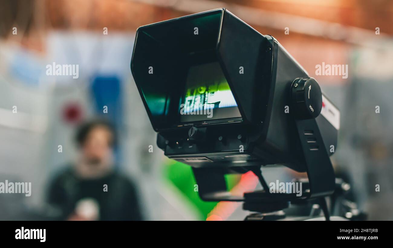 Behind the scene. Film camera in film studio Stock Photo - Alamy