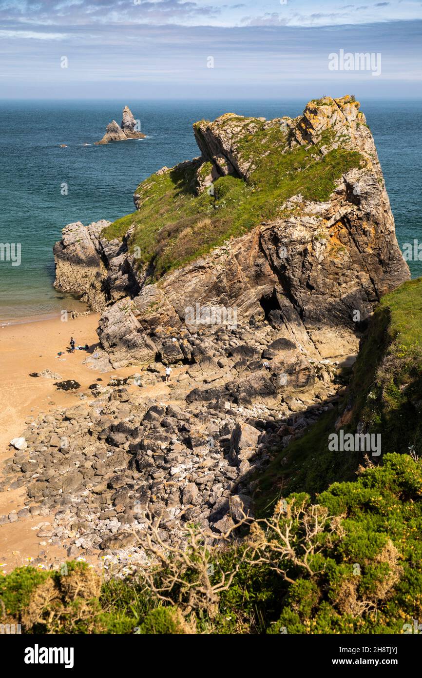UK, Wales, Pembrokeshire, Bosherston, Broad Haven, Beach, Star Rock ...