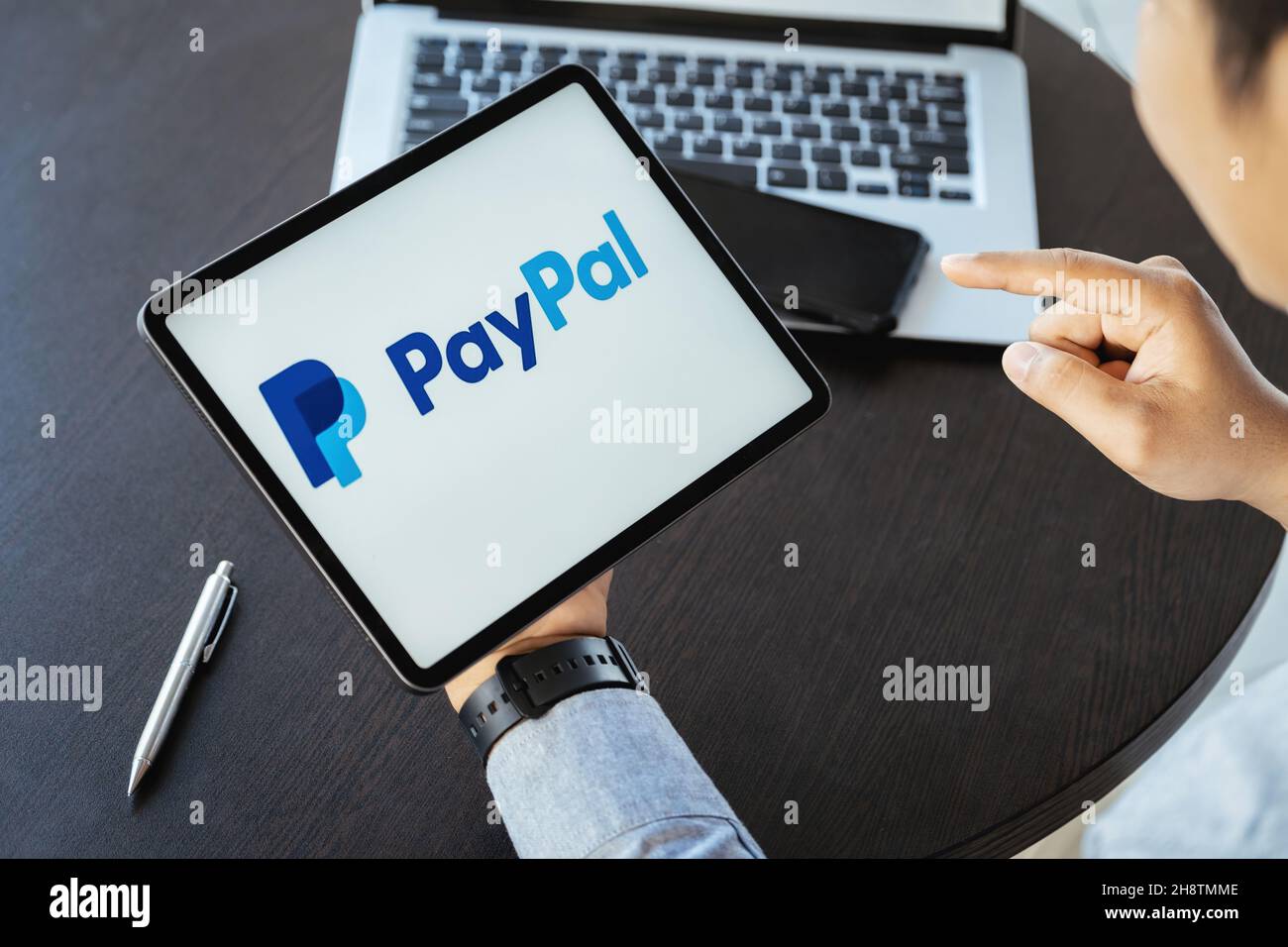Paypal credit card hi-res stock photography and images - Alamy