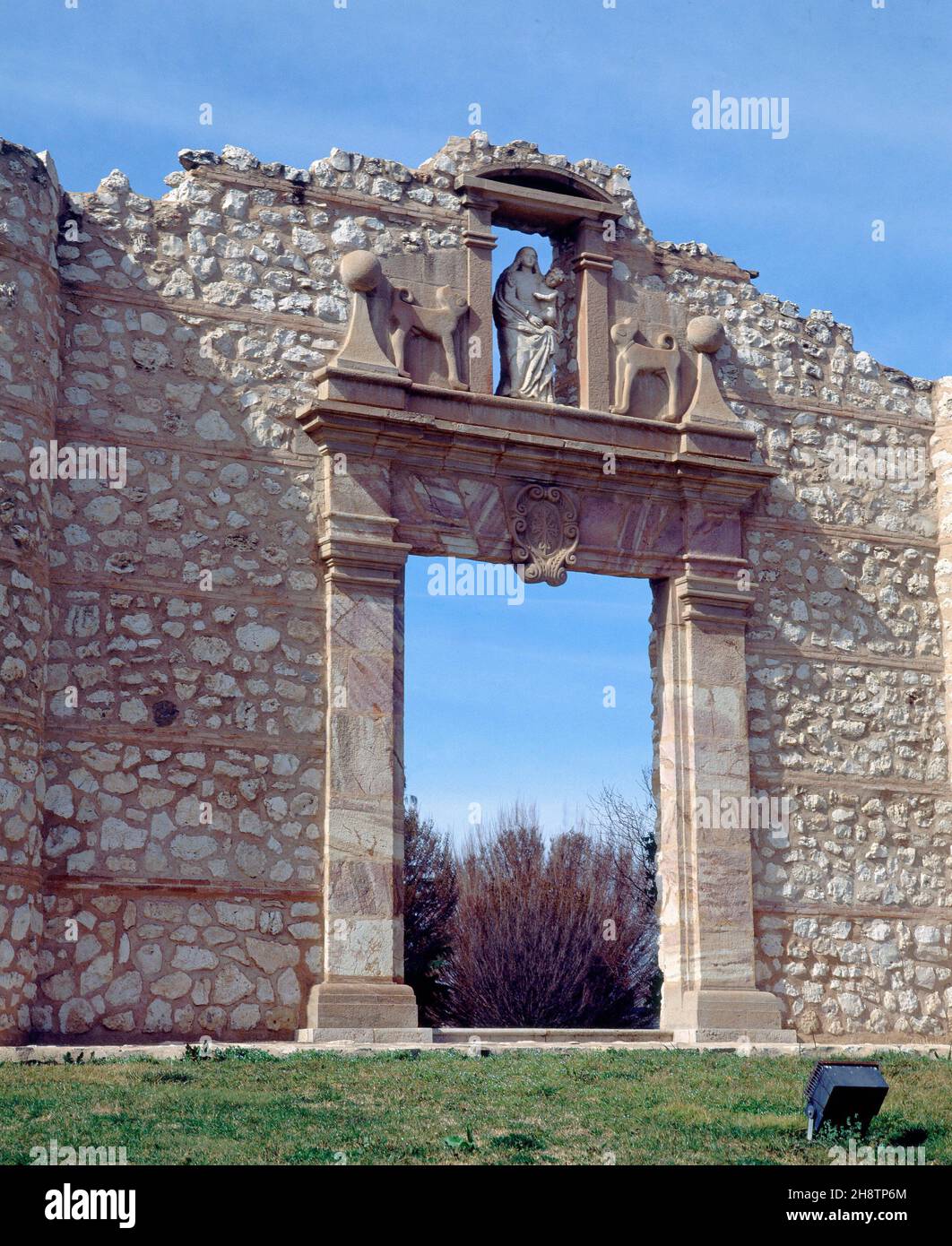 PUERTA DE LA MURALLA CON VIRGEN EN EL DINTEL - RECONSTRUIDA -. Location ...
