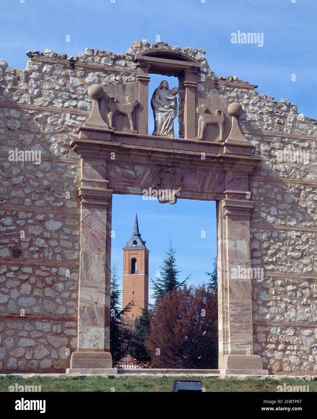 PUERTA DE LA MURALLA CON VIRGEN EN EL DINTEL - RECONSTRUIDA -. Location ...