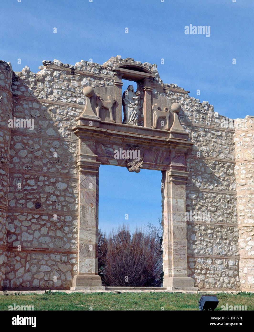 PUERTA DE LA MURALLA CON VIRGEN EN EL DINTEL - RECONSTRUIDA -. Location ...