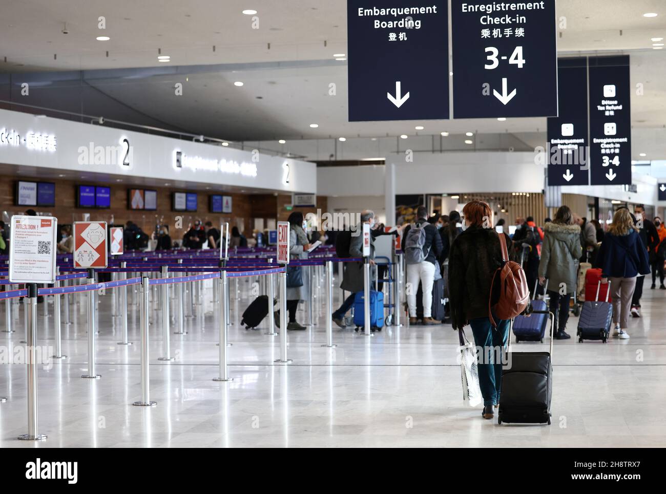 Terminal en roissy charles de gaulle hi-res stock photography and ...