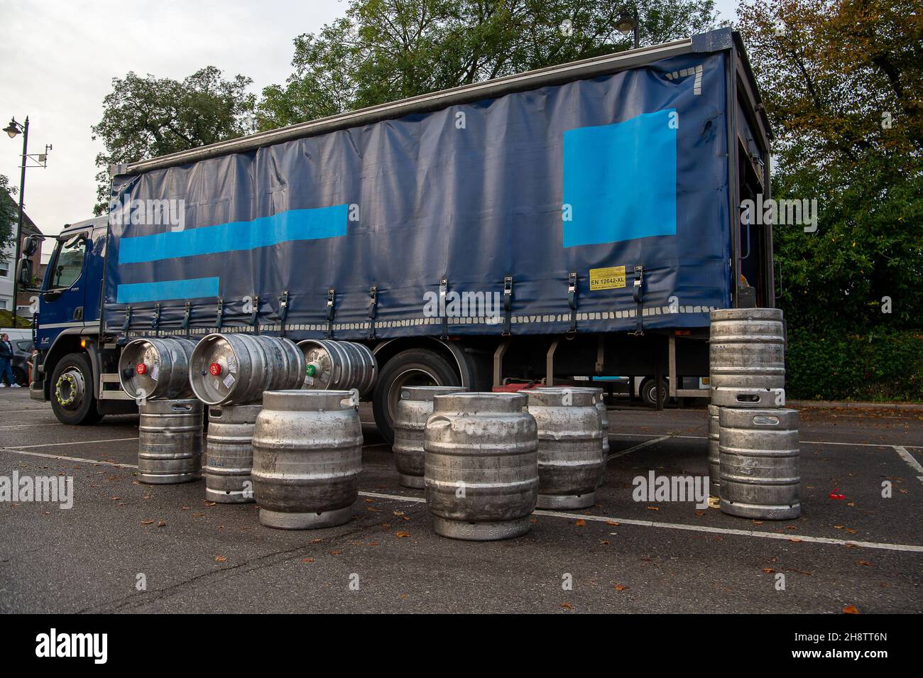 Beer delivery drivers hi-res stock photography and images - Alamy
