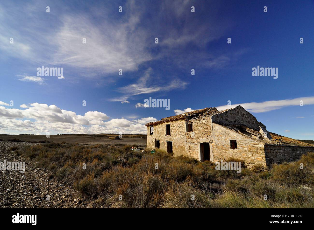 Abandoned farmhouse spain hi-res stock photography and images - Alamy