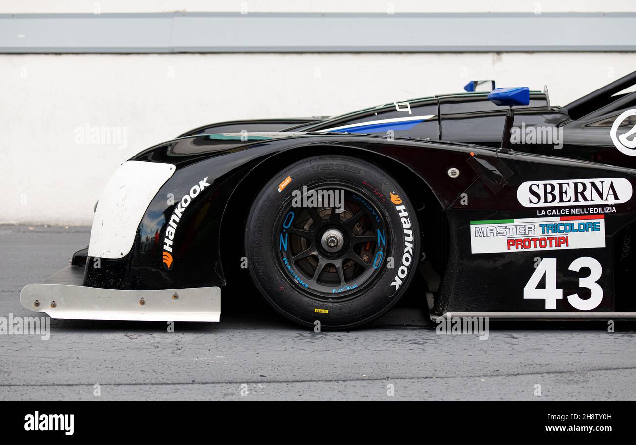 Race car side view hi-res stock photography and images - Alamy