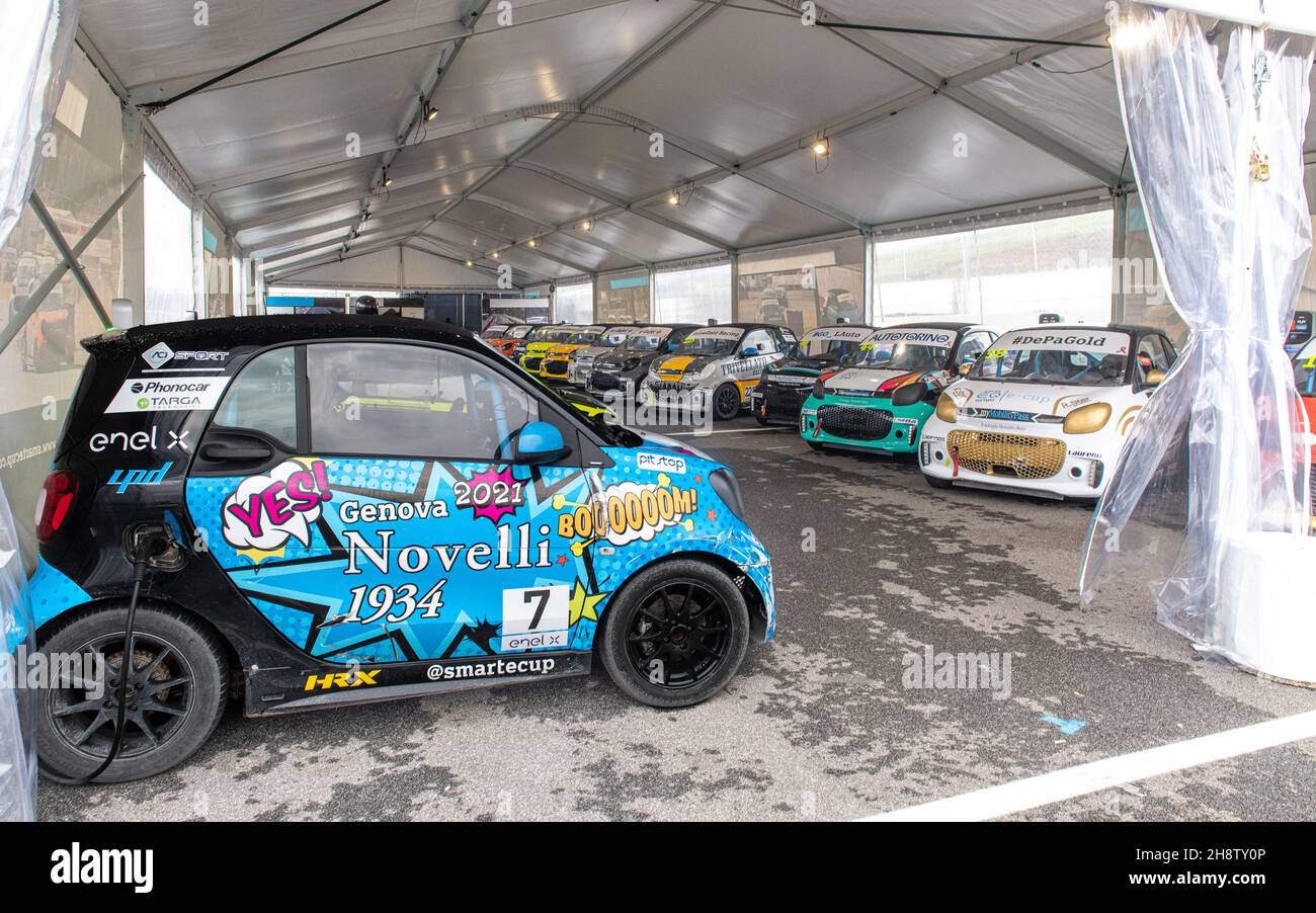 Smart cars hi-res stock photography and images - Alamy