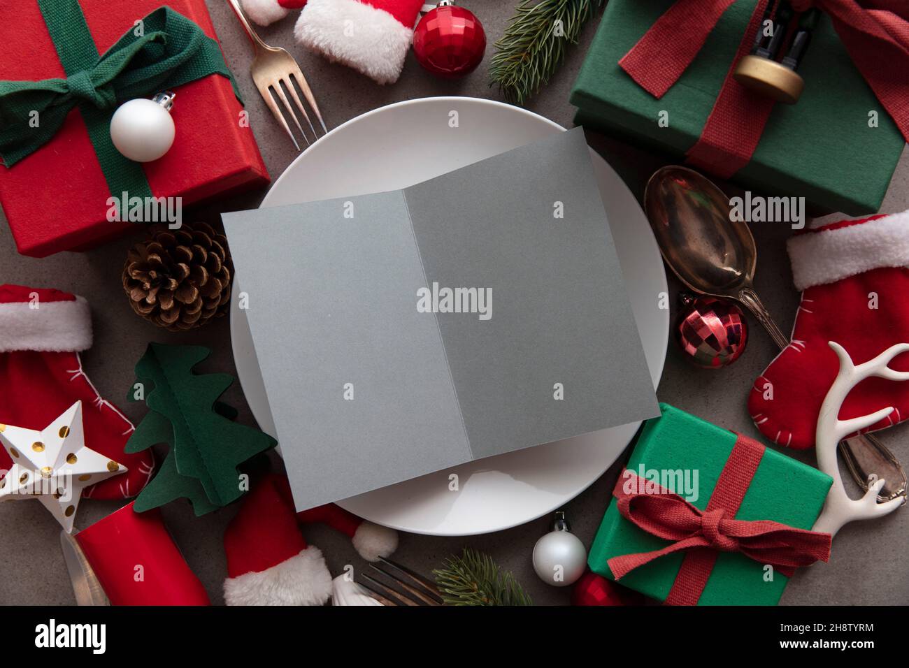 Christmas meal blank menu. Blank paper menu on a dinner plate ...