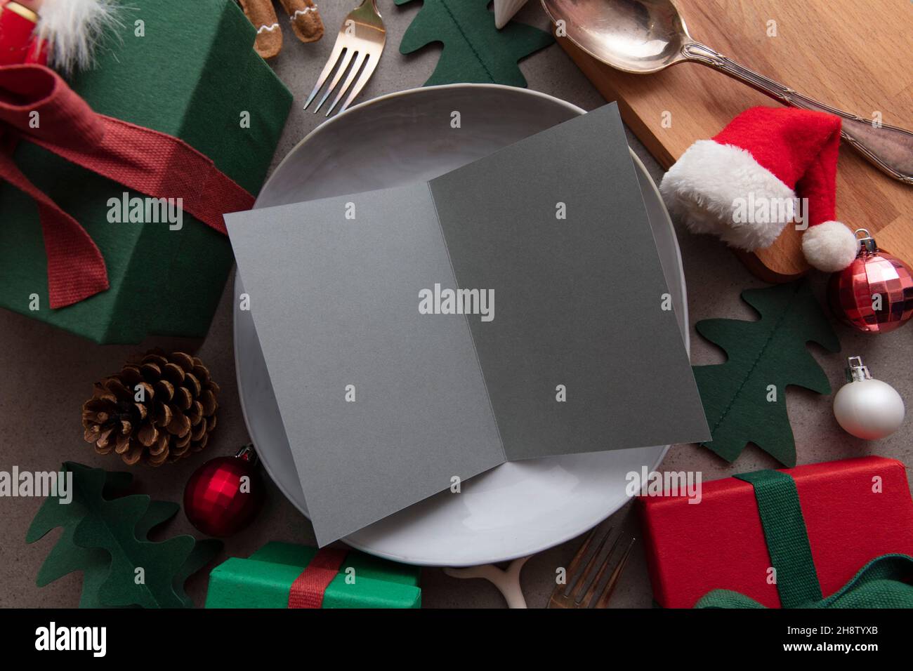 Christmas meal blank menu. Blank paper menu on a dinner plate ...