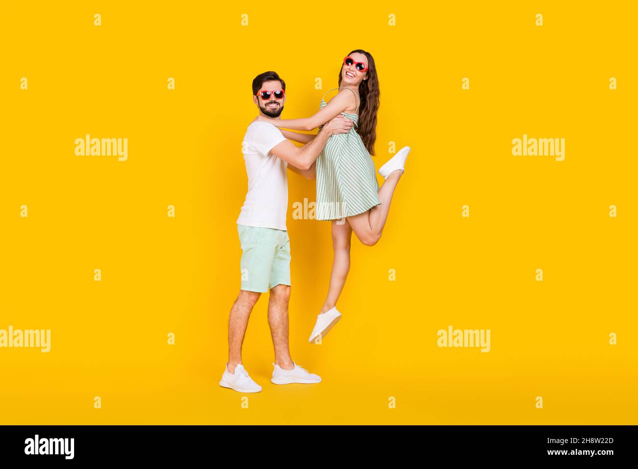 Photo of tourist couple man hold waist raise girl jump wear casual ...