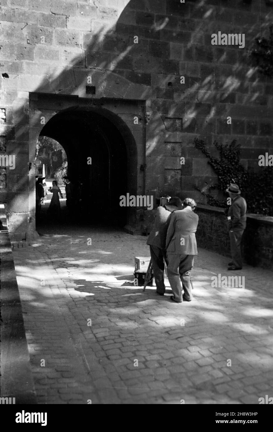 Movie director 1930s hi-res stock photography and images - Alamy