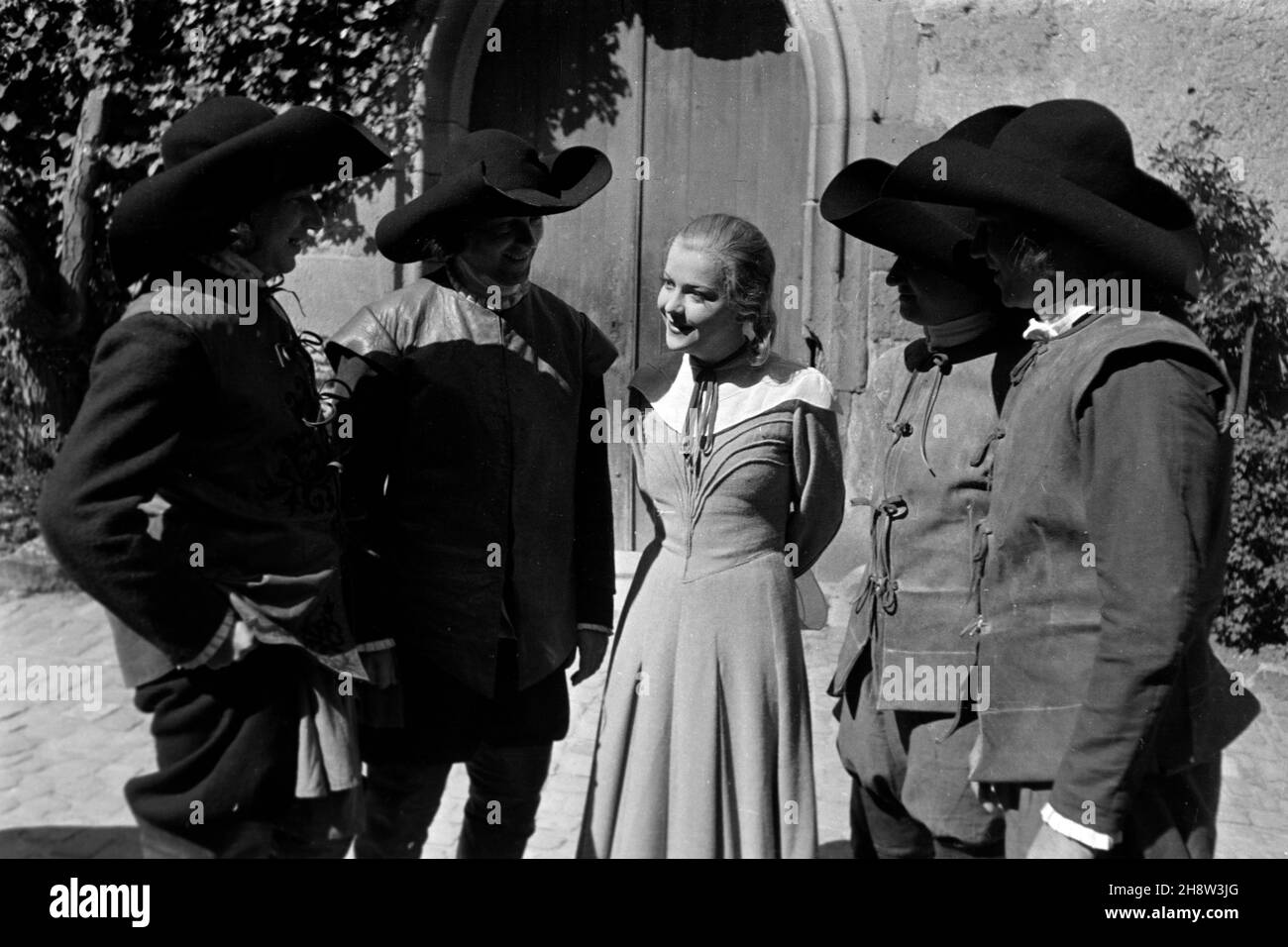 Renate Müller als Liselotte von der Pfalz am Set zum gleichnamigen Film ...