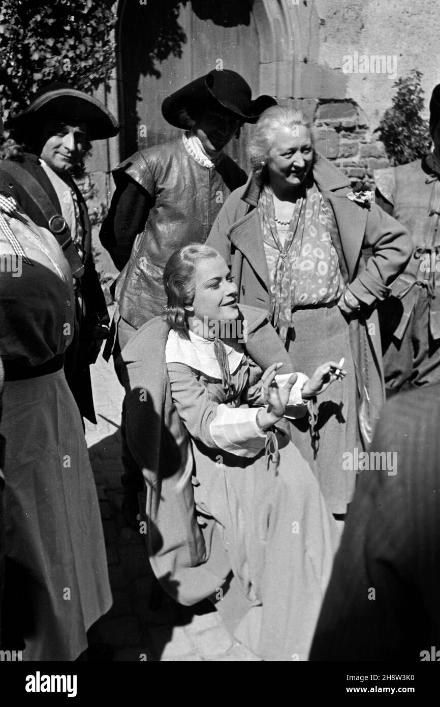 Renate Müller als Liselotte von der Pfalz am Set zum gleichnamigen FIlm ...