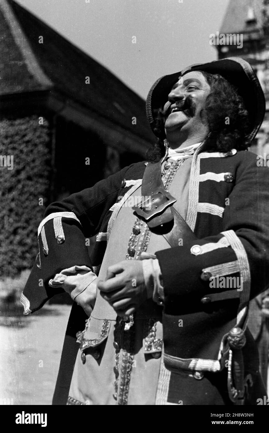 Hans Stüwe als Herzog Philippe von Orleans am Set zu Liselotte von der ...