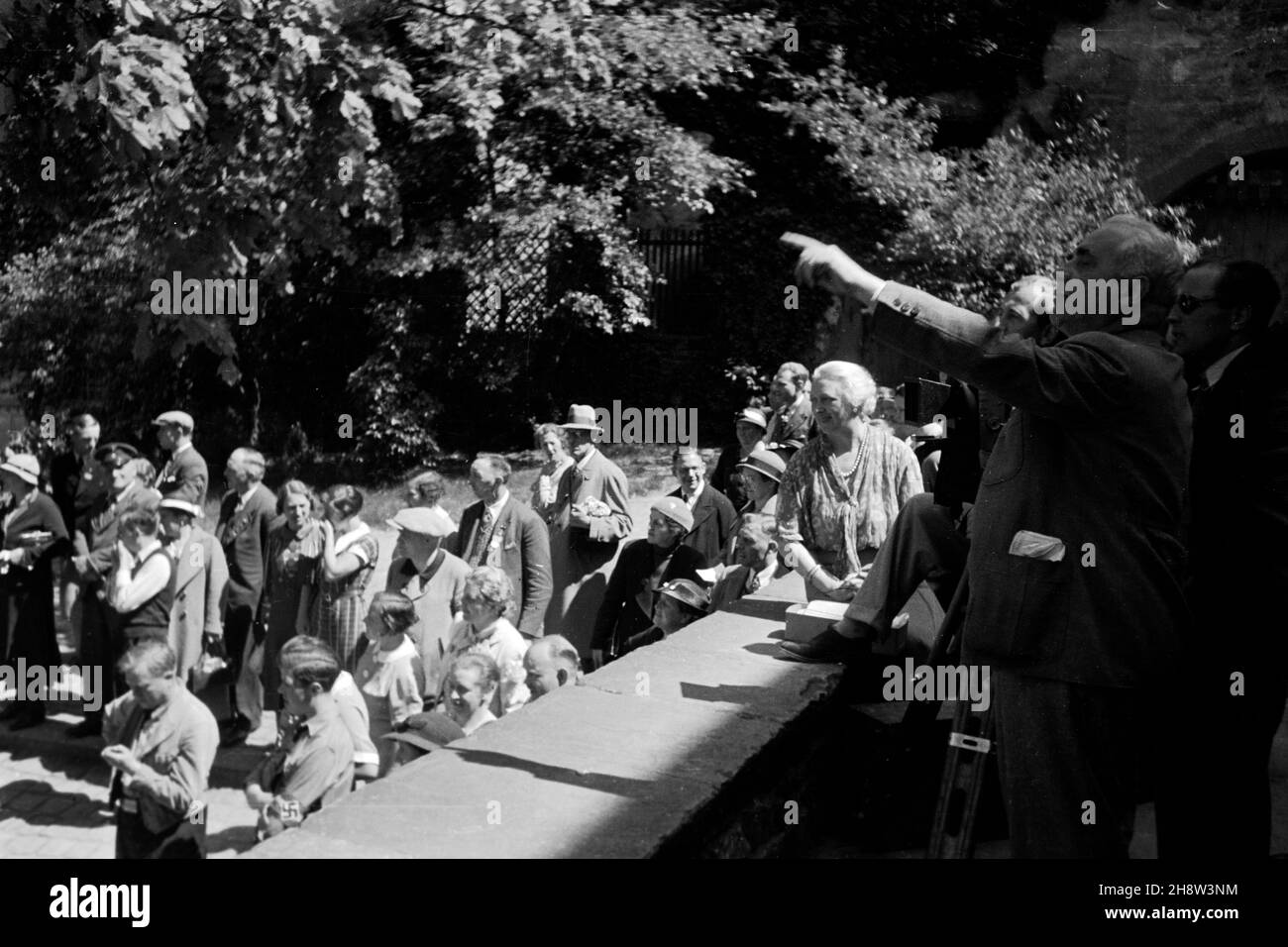 Schauspieler und Belegschaft am Set zu Liselotte von der Pfalz, Regie ...