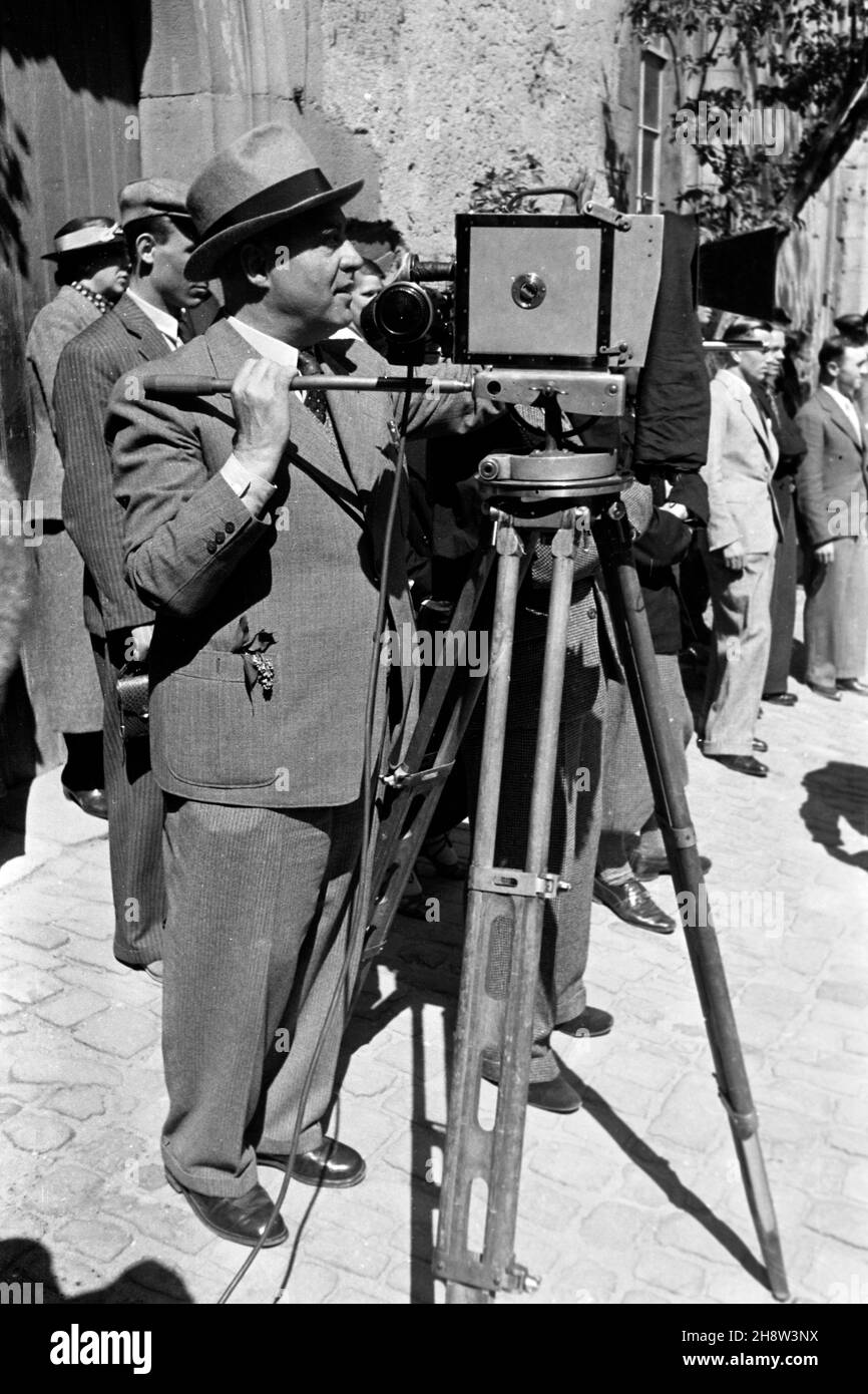 1935 director hi-res stock photography and images - Alamy