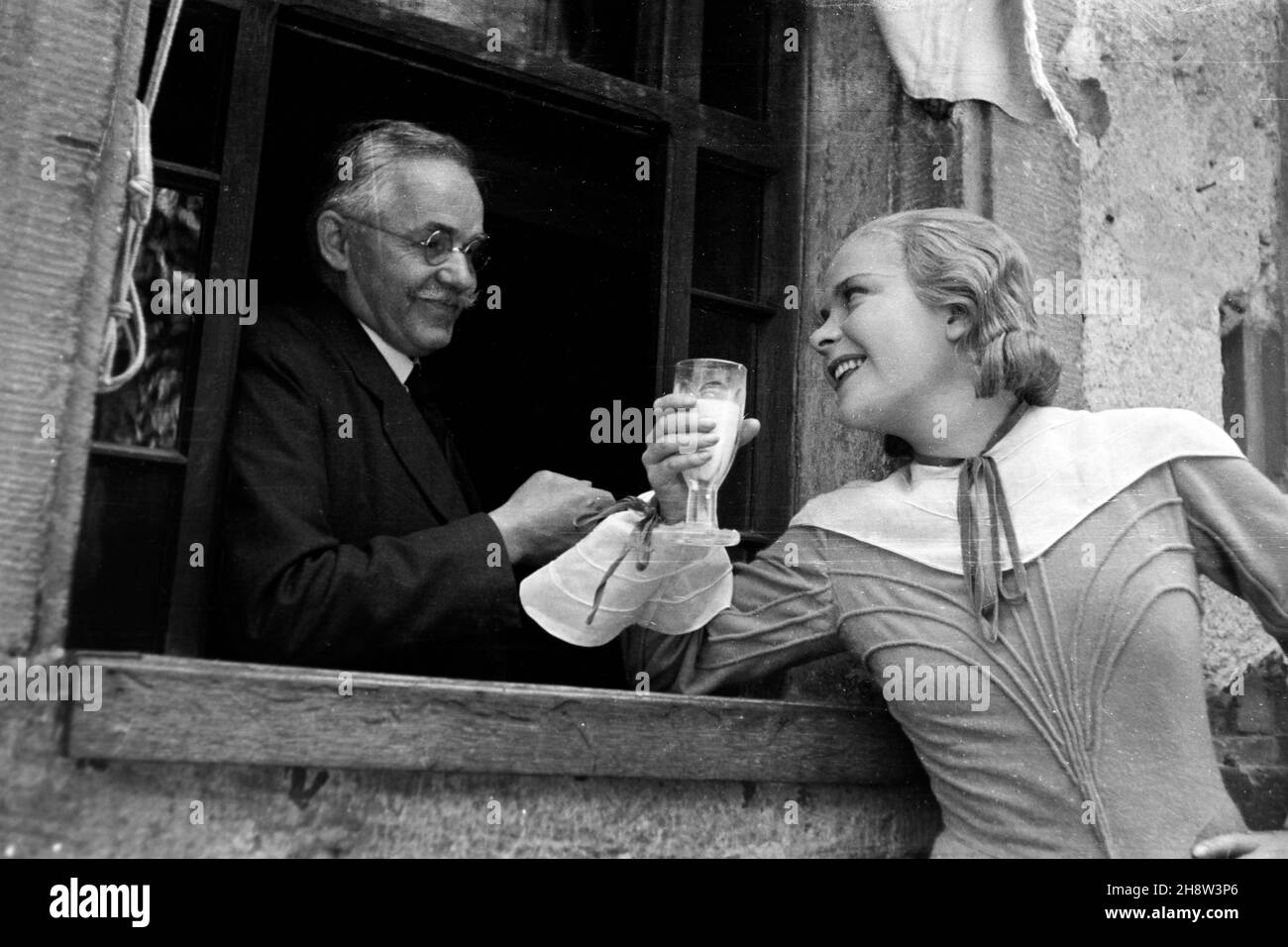 Renate Müller als Liselotte von der Pfalz am Set zum gleichnamigen Film ...