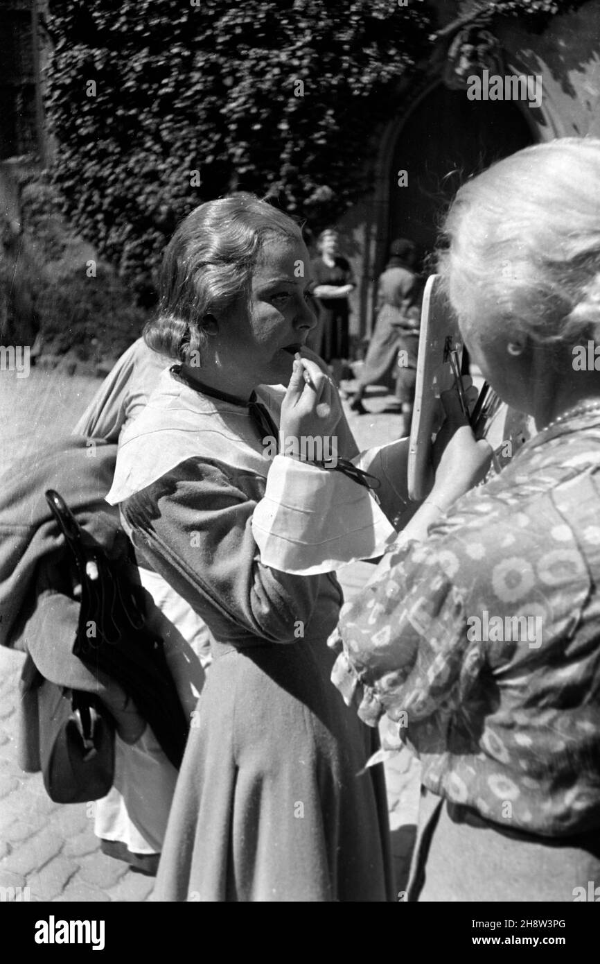 Renate Müller als Liselotte von der Pfalz am Set zum gleichnamigen FIlm ...