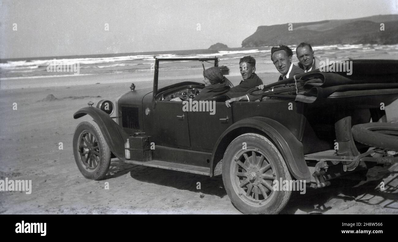 Female driver 1920s hi-res stock photography and images - Alamy