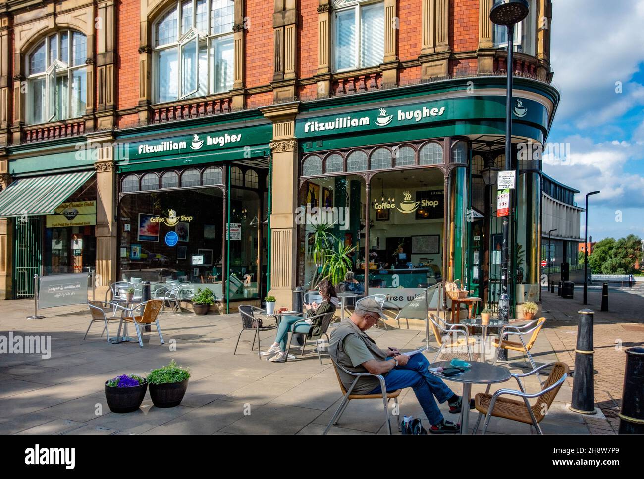 Street cafe in Rotherham Stock Photo - Alamy