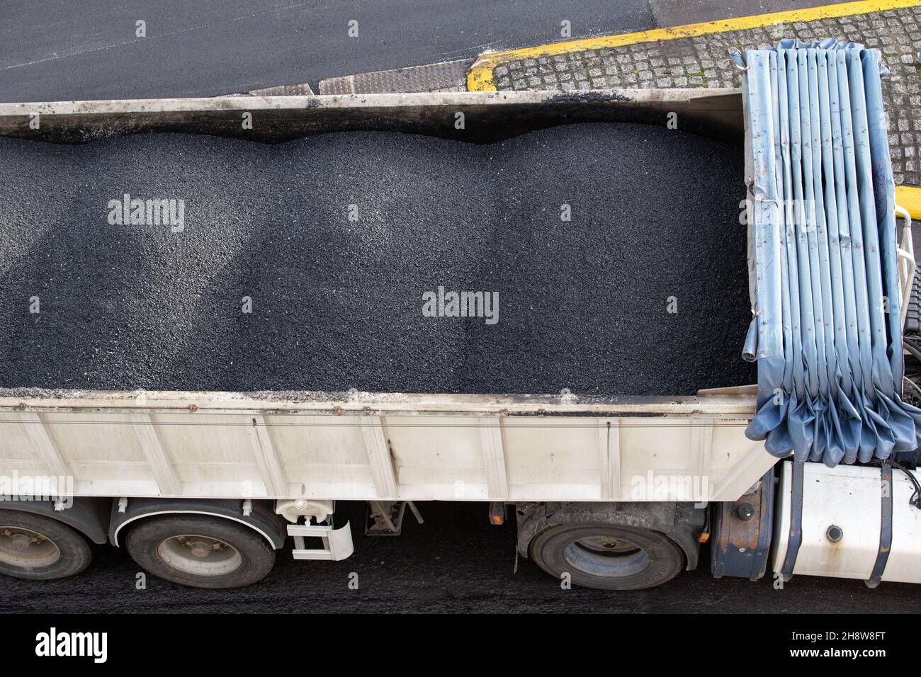 Asphalt paving truck hi-res stock photography and images - Alamy