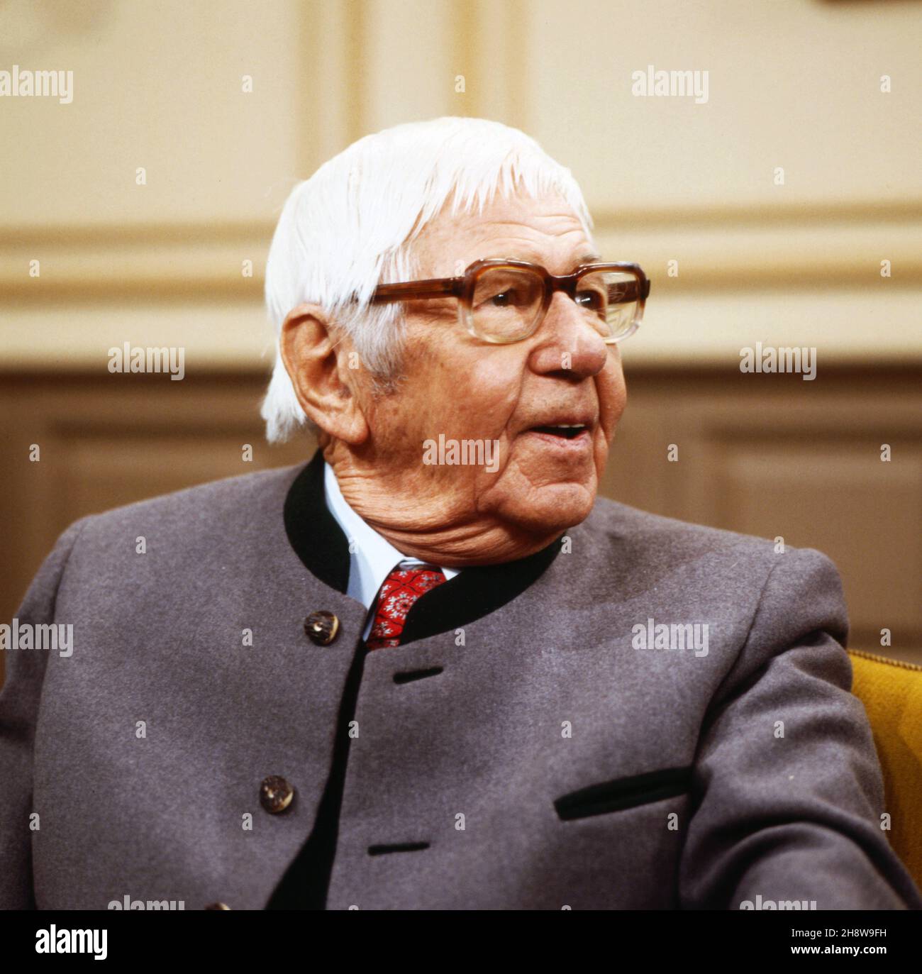 Paul Hörbiger, österreichischer Schauspieler, in seiner Sendereihe "Der ...