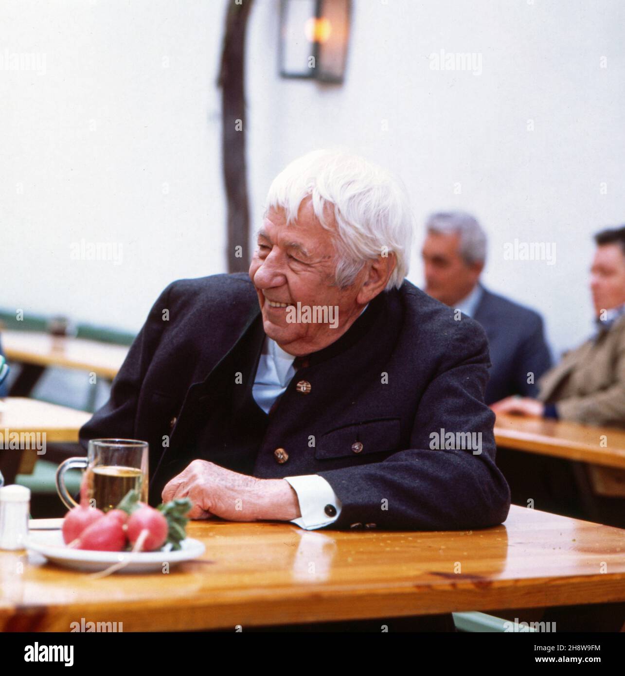 Paul Hörbiger, österreichischer Schauspieler, in seiner Sendereihe "Der ...