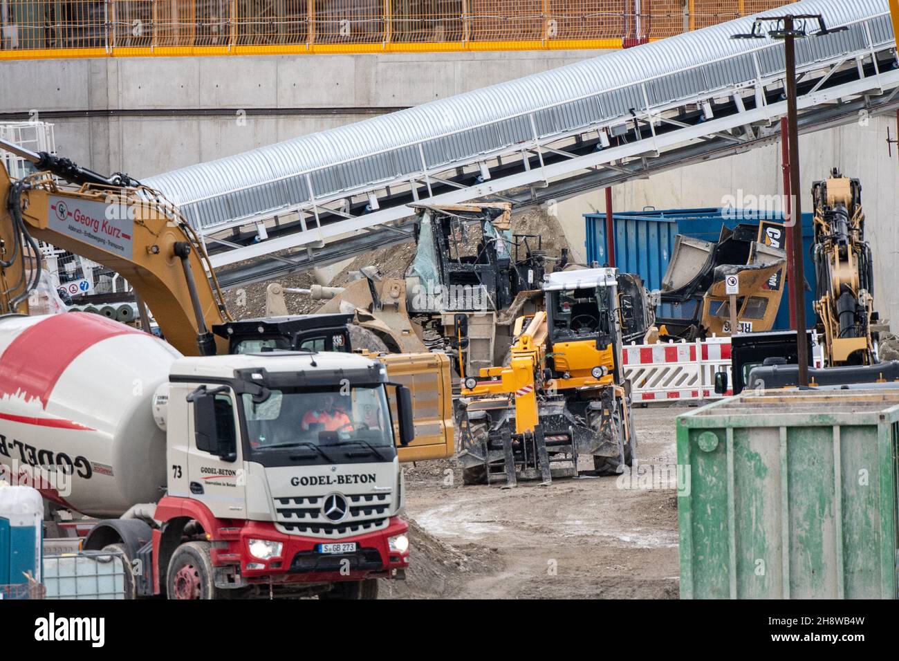 Bomb loader hi-res stock photography and images - Alamy