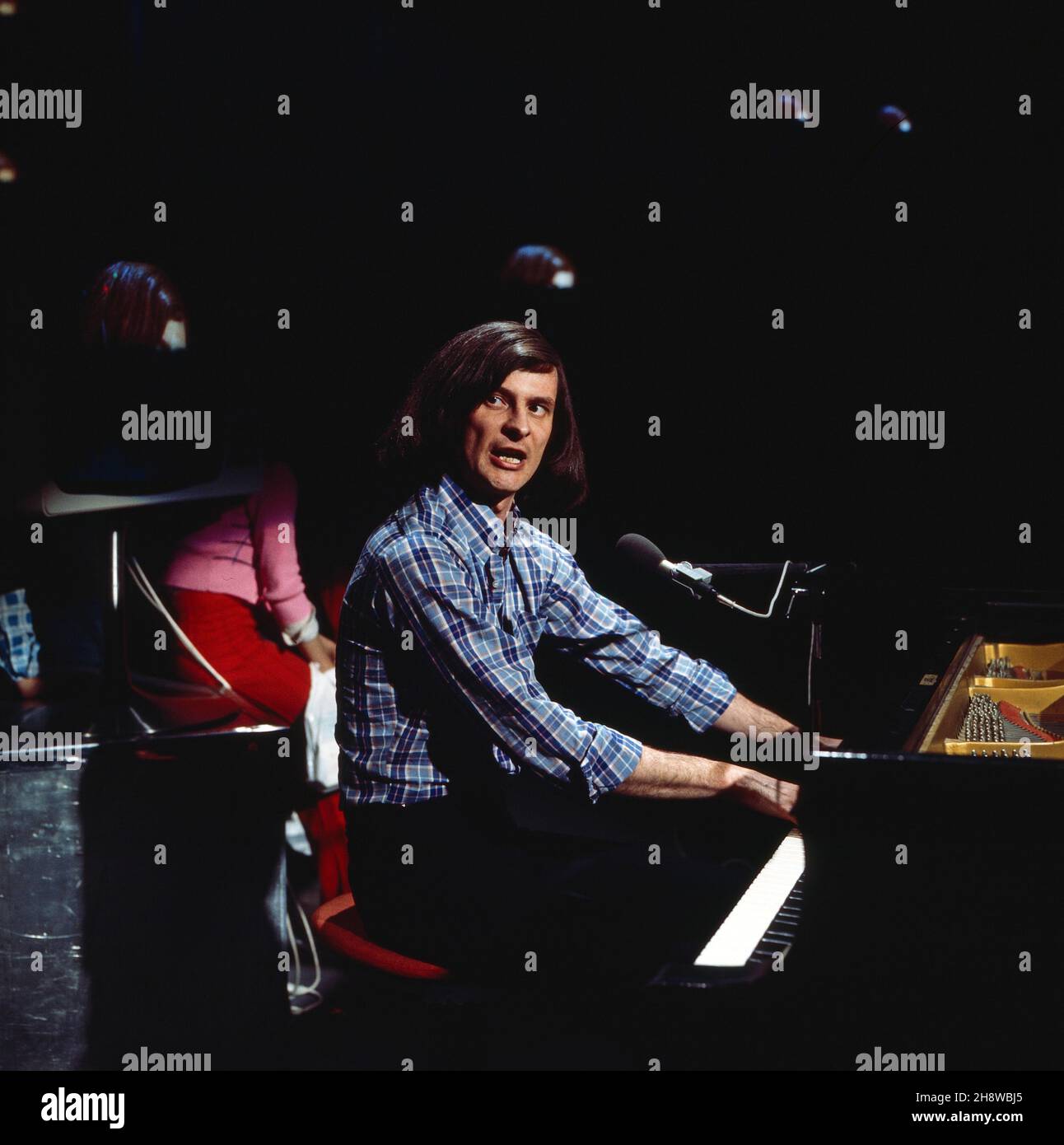 Ulrich Roski, deutscher Liedermacher, bei einem Auftritt, Deutschland ...