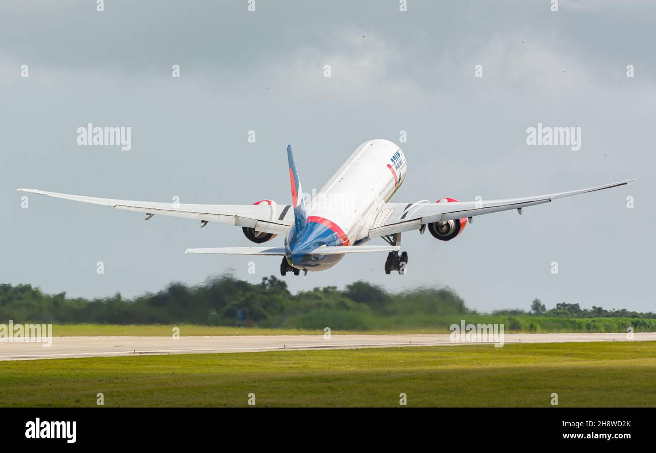 Varadero airport hi-res stock photography and images - Alamy
