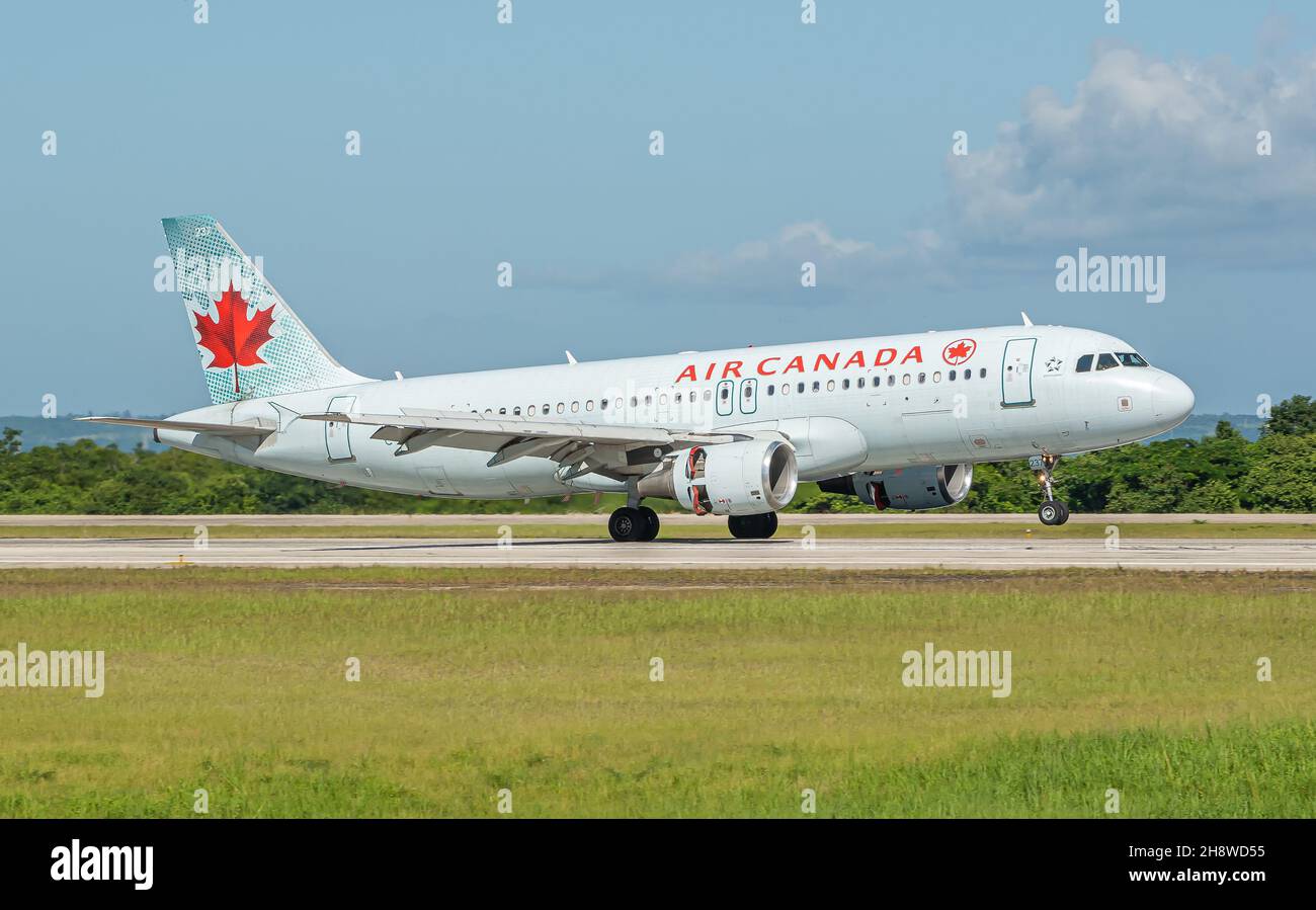 Varadero airport hi-res stock photography and images - Alamy