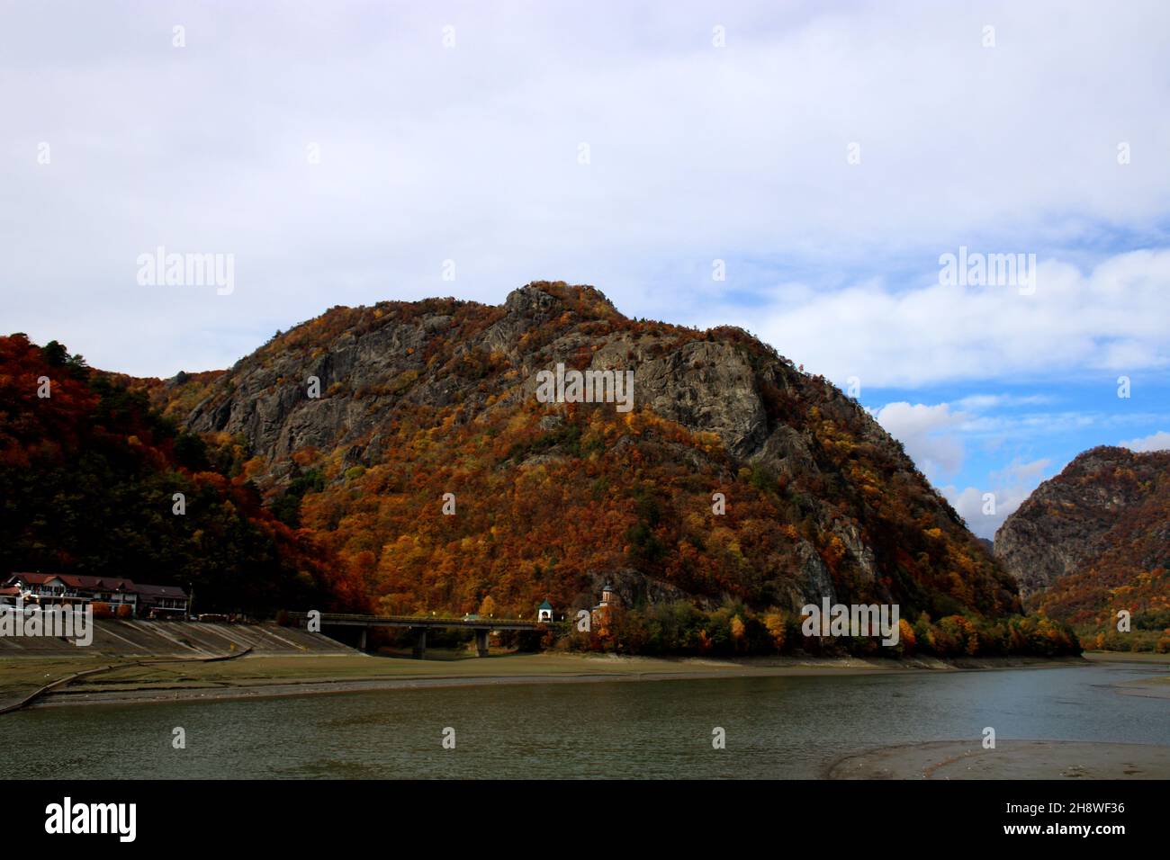 Beautiful scenery of the amazing autumn colors near Cozia Olt River ...