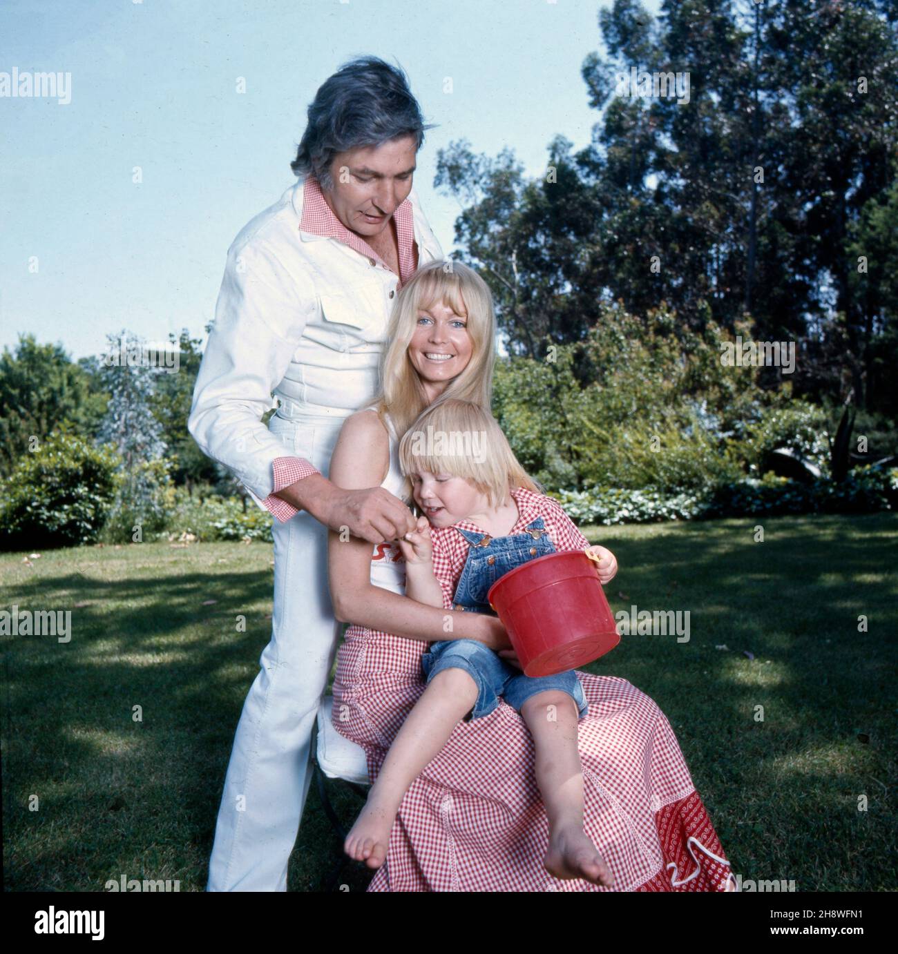 Mirja Larson und Unternehmer Gunter Sachs mit Sohn Christian Gunnar im ...