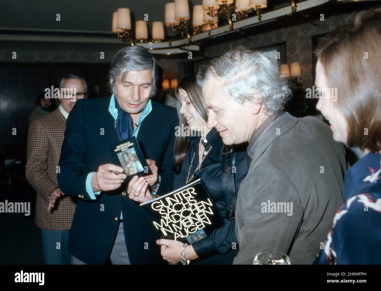 Unternehmer und Fotograf Gunter Sachs stellt seinen Fotobildband ...