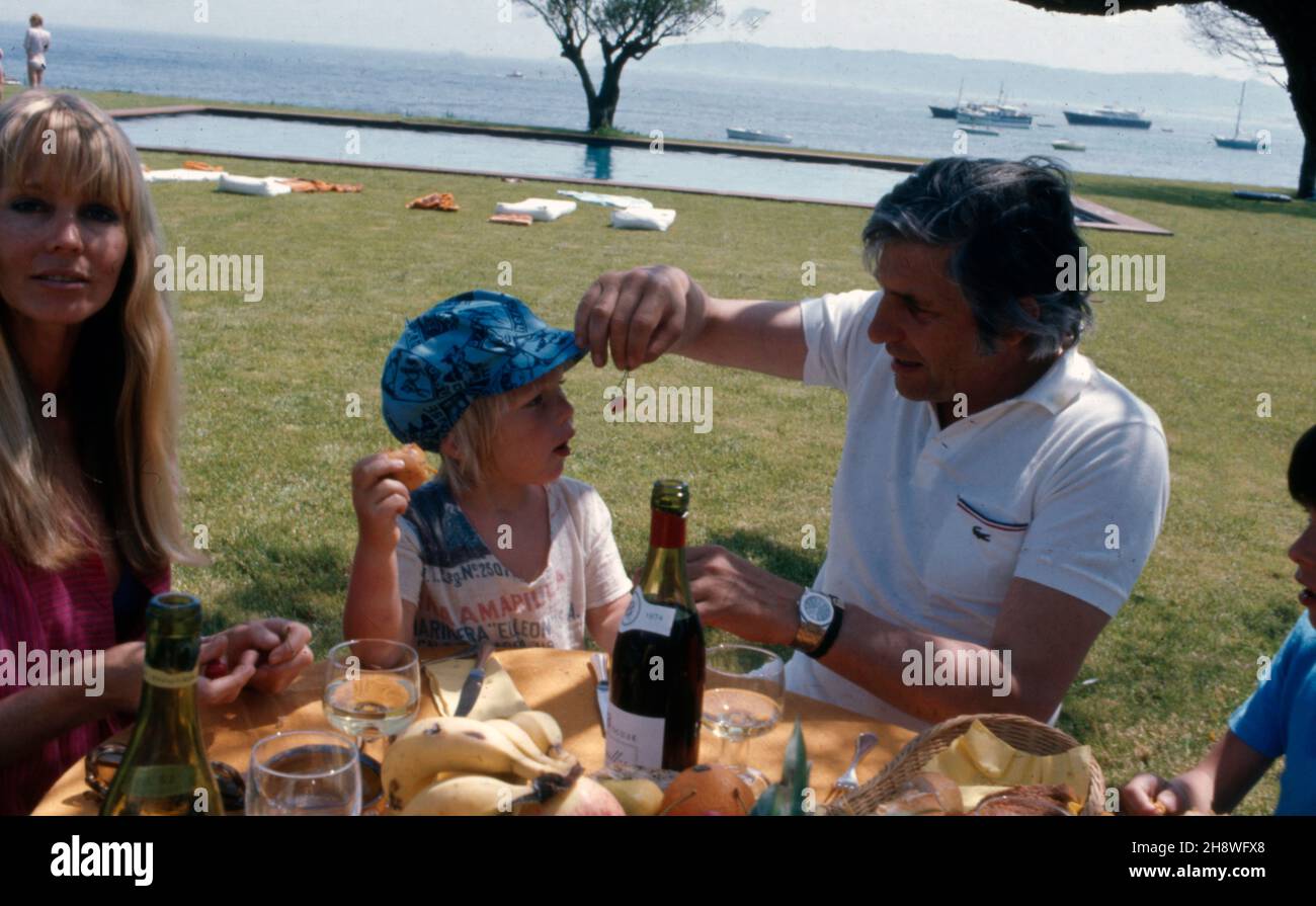 Mirja Larson und Unternehmer Gunter Sachs mit Sohn Christian Gunnar im ...